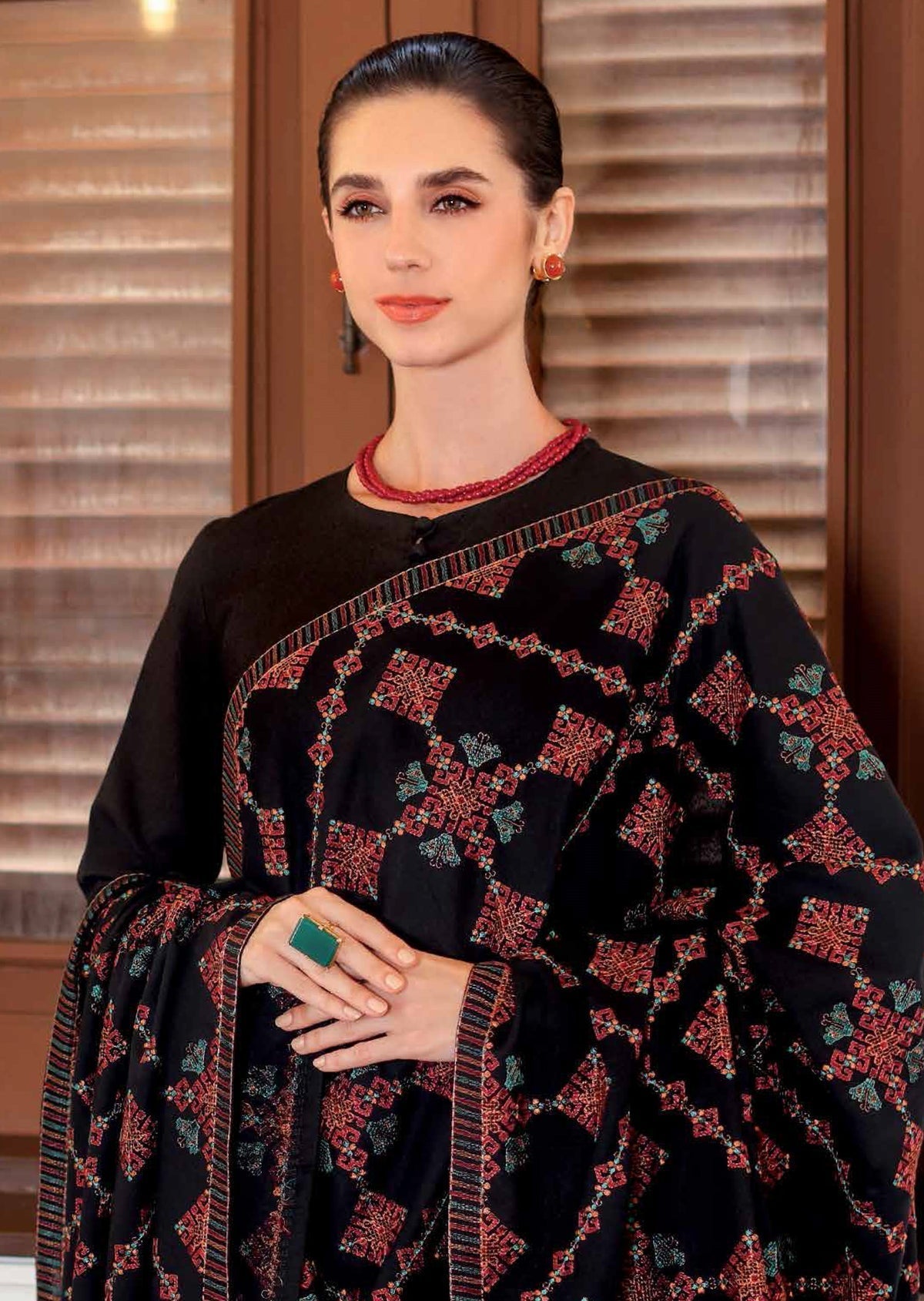 BAREEZE UNSTITCHED WINTER DHANAK 3PC WITH HEAVY EMBROIDERED DHANAK SHA ...